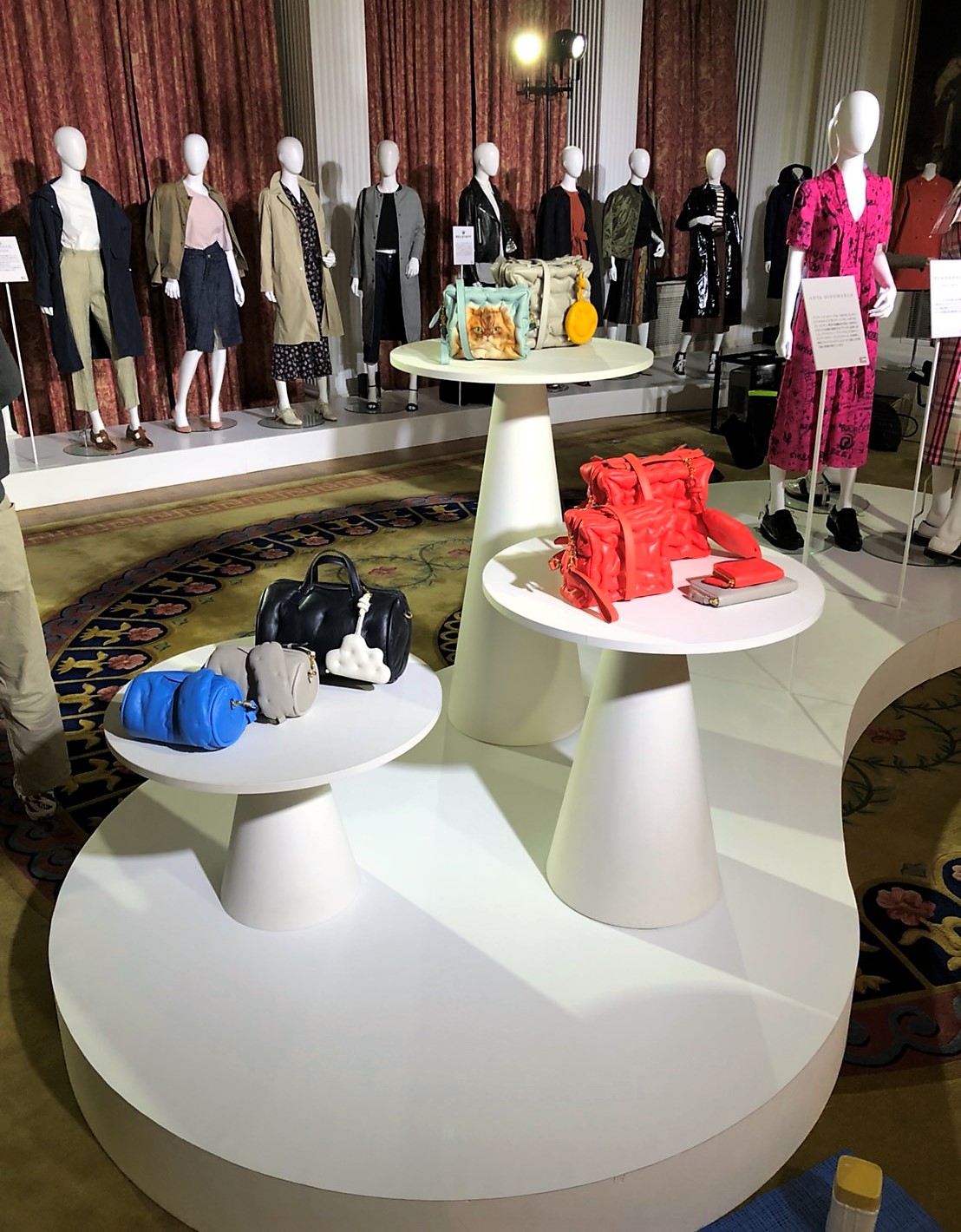 Ikon High Table White - Irocodesign for rent