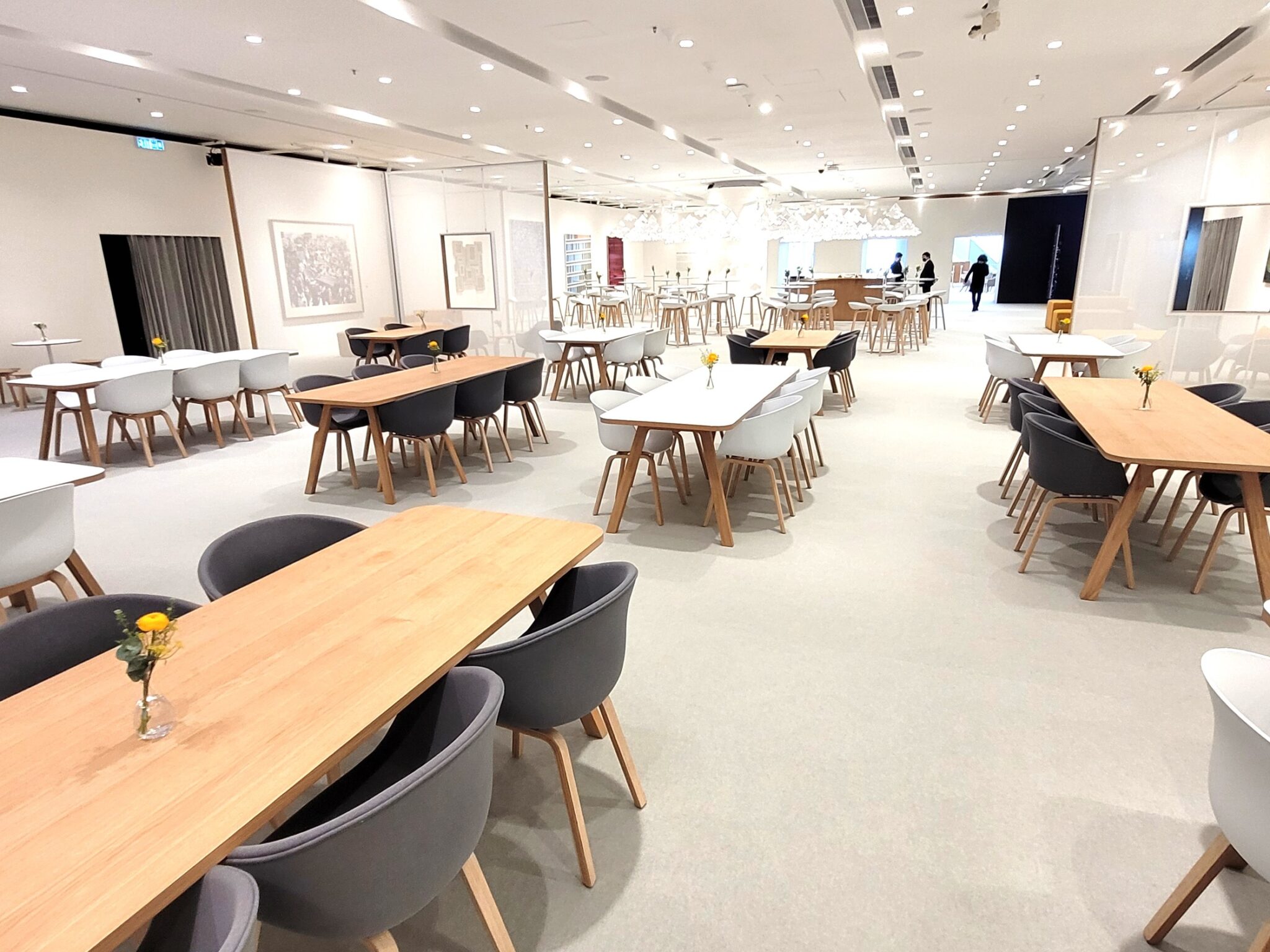 Nemo Table L - Irocodesign for rent